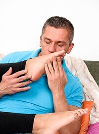 Exotic Newbie Called Karla Gets Her Feet Licked And Pussy Drilled / MILF Fox